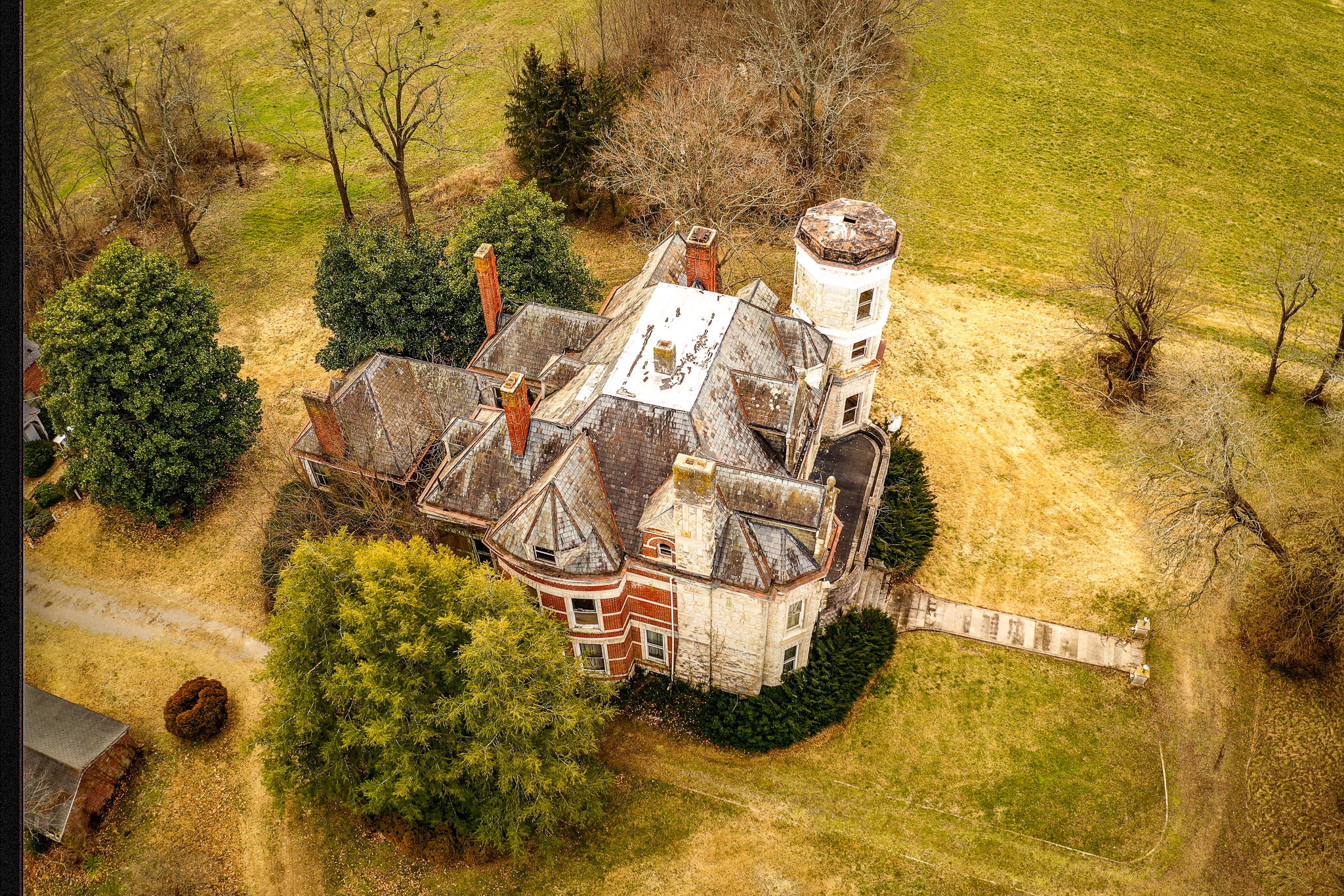 Historic Castle goes to Auction Harrodsburg, Kentucky - bluegrassteam